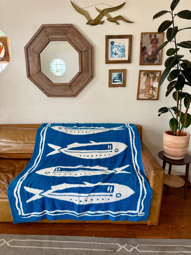 Pacific Row Plush Throw - Swell Blue – Twirls + Twigs
